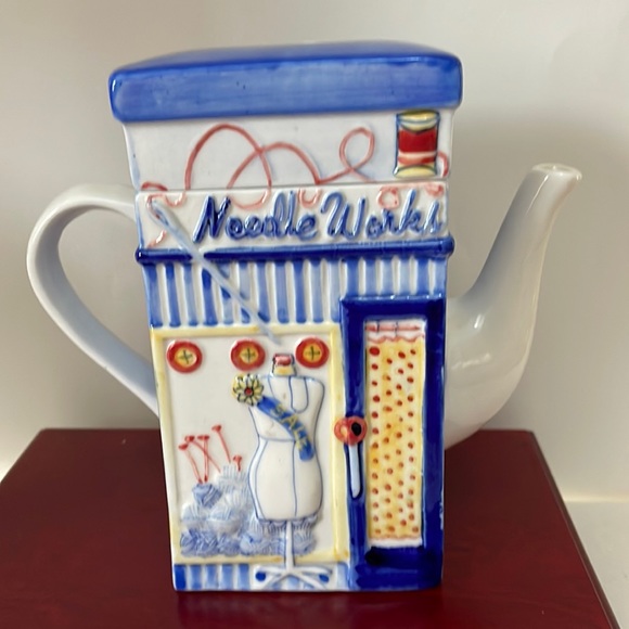 Vintage | Kitchen | Vintage Teapot Dress Shop House Design White Blue ...